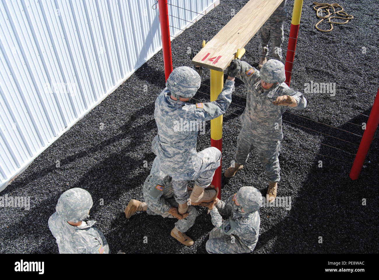 Army Reserve soldiers from Bravo Company, 392nd Expeditionary Signal ...