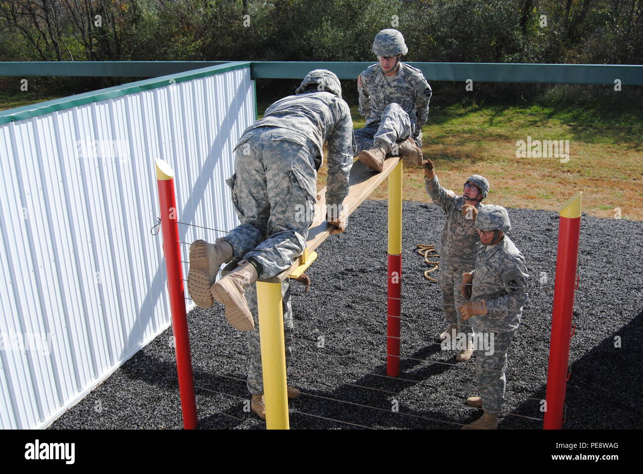 Army Reserve soldiers from Bravo Company, 392nd Expeditionary Signal ...