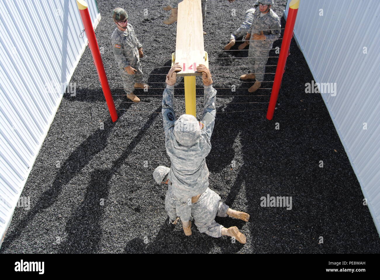 Army Reserve soldiers from Bravo Company, 392nd Expeditionary Signal ...