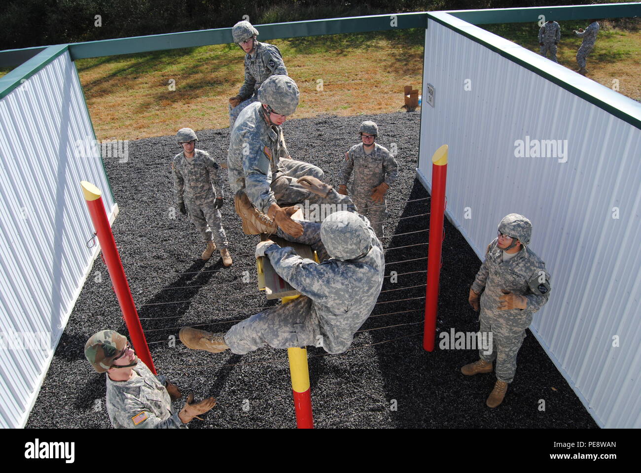 Army Reserve soldiers from Bravo Company, 392nd Expeditionary Signal ...