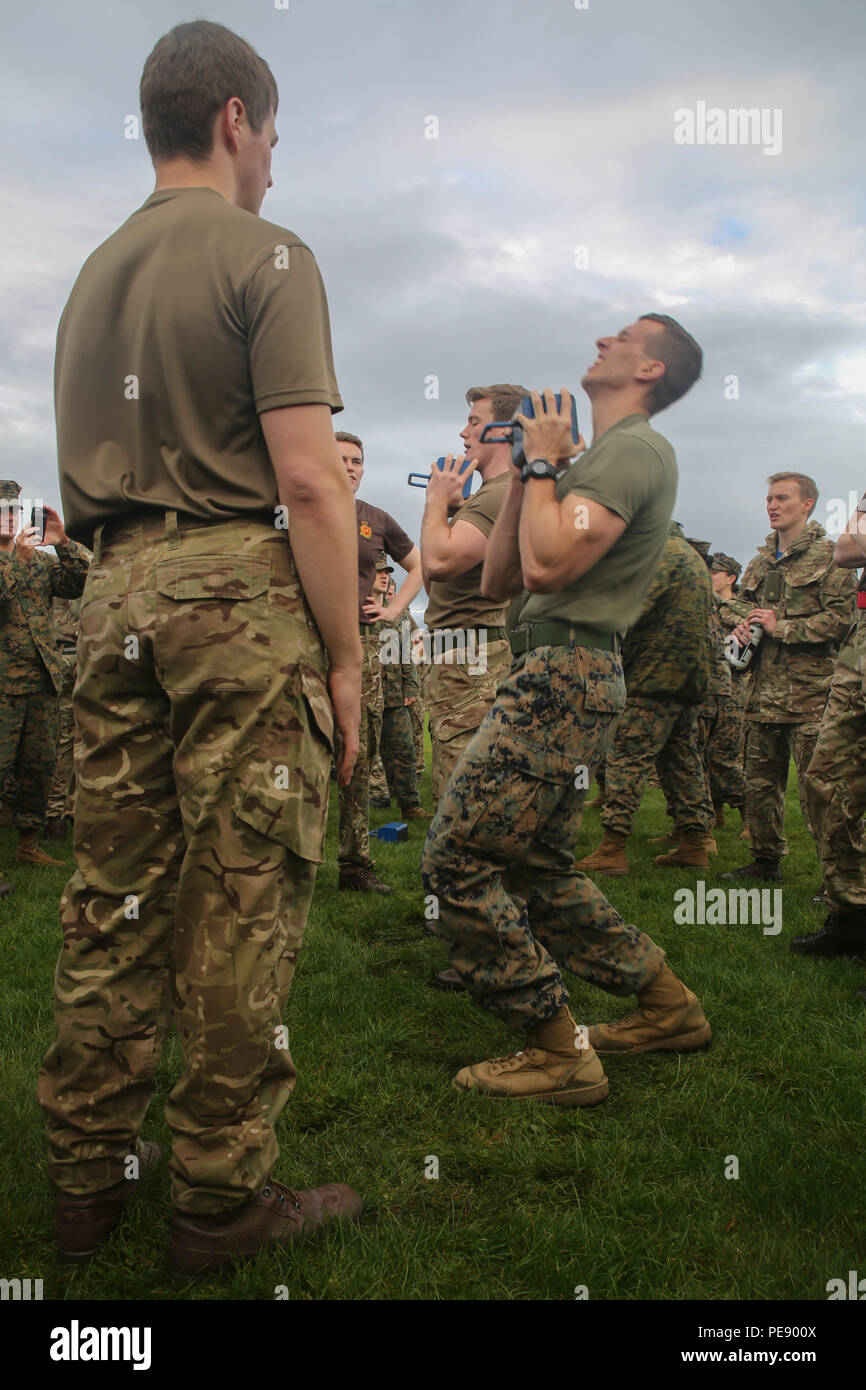 British army physical fitness test hi-res stock photography and images ...