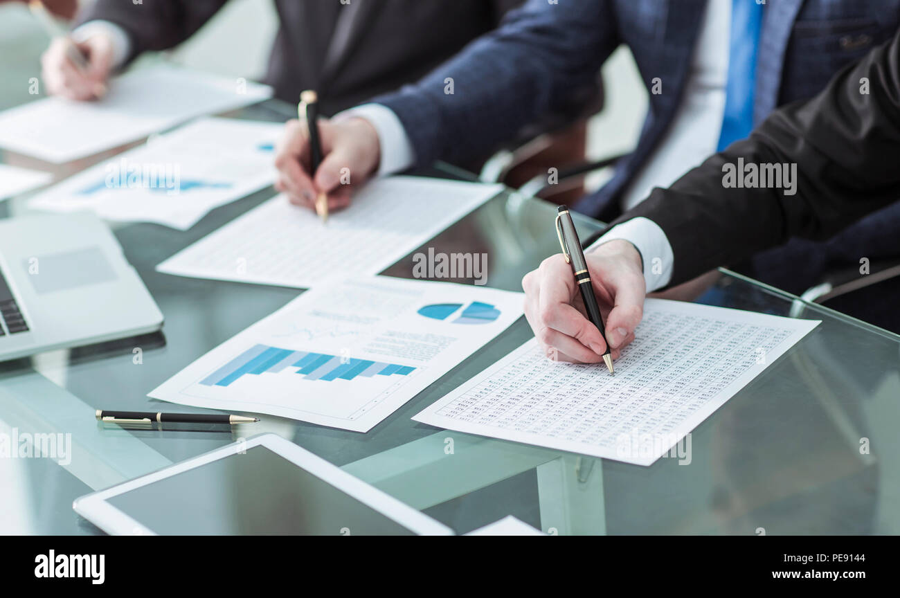 Financial schemes hi-res stock photography and images - Alamy