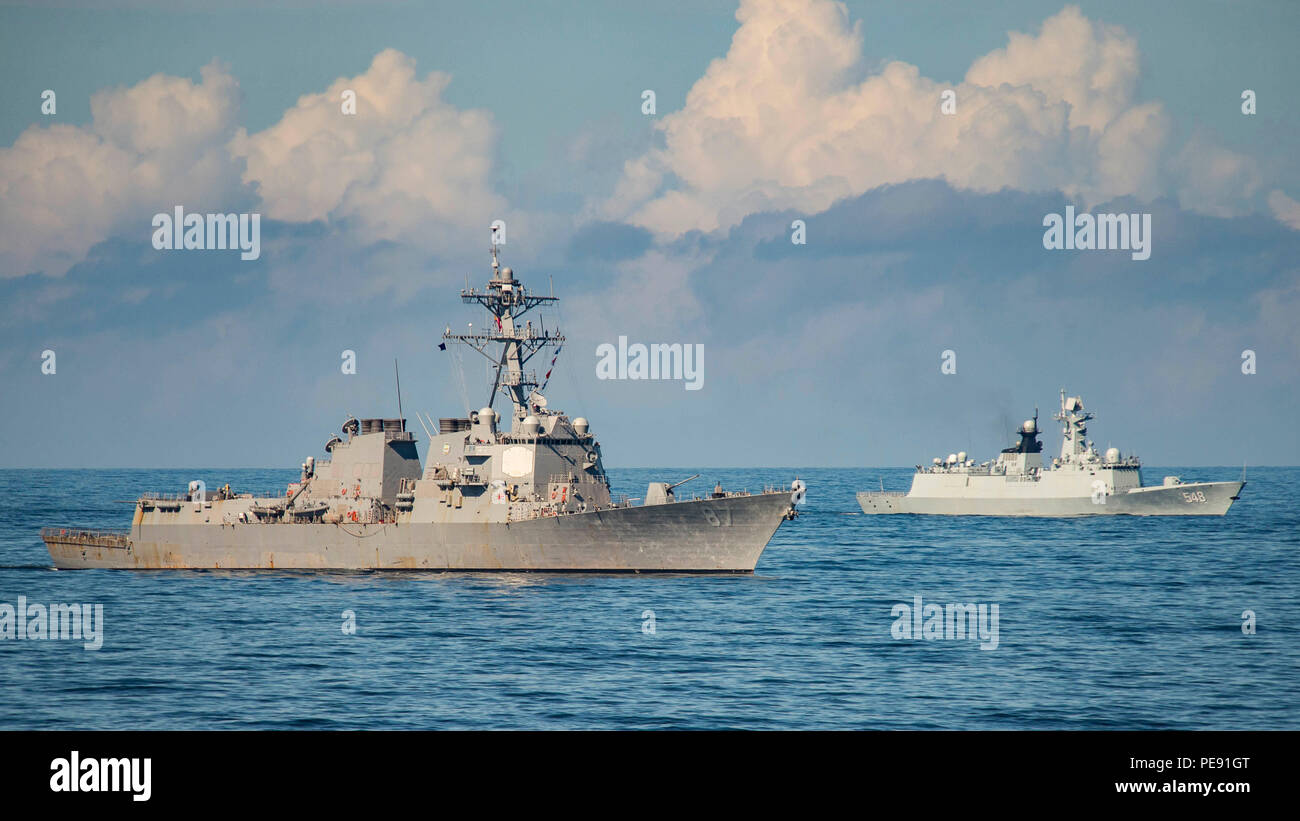 151107-N-KE519-112 ATLANTIC OCEAN (Nov. 7, 2015) - The Arleigh Burke ...