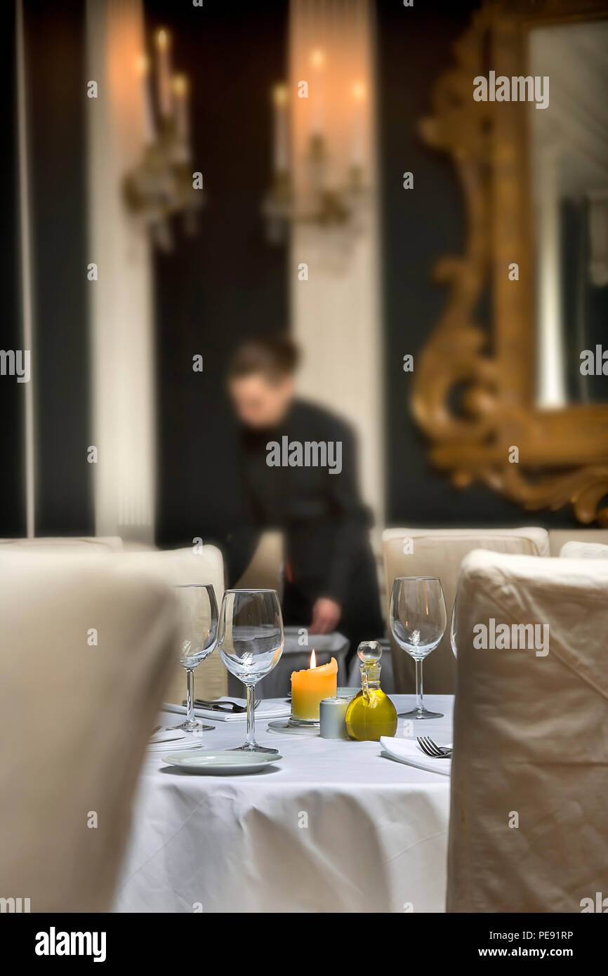 Restaurant prep tables hi-res stock photography and images - Alamy
