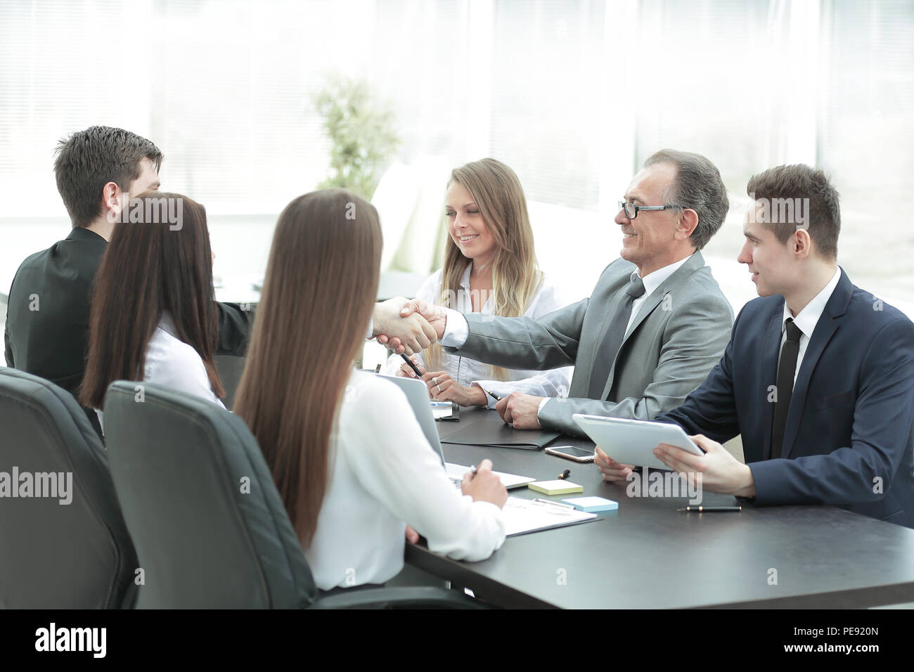 Negotiating table hi-res stock photography and images - Alamy