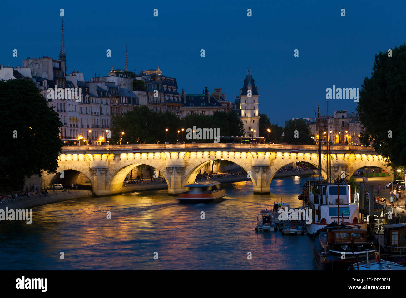 Sena bridge hi-res stock photography and images - Alamy