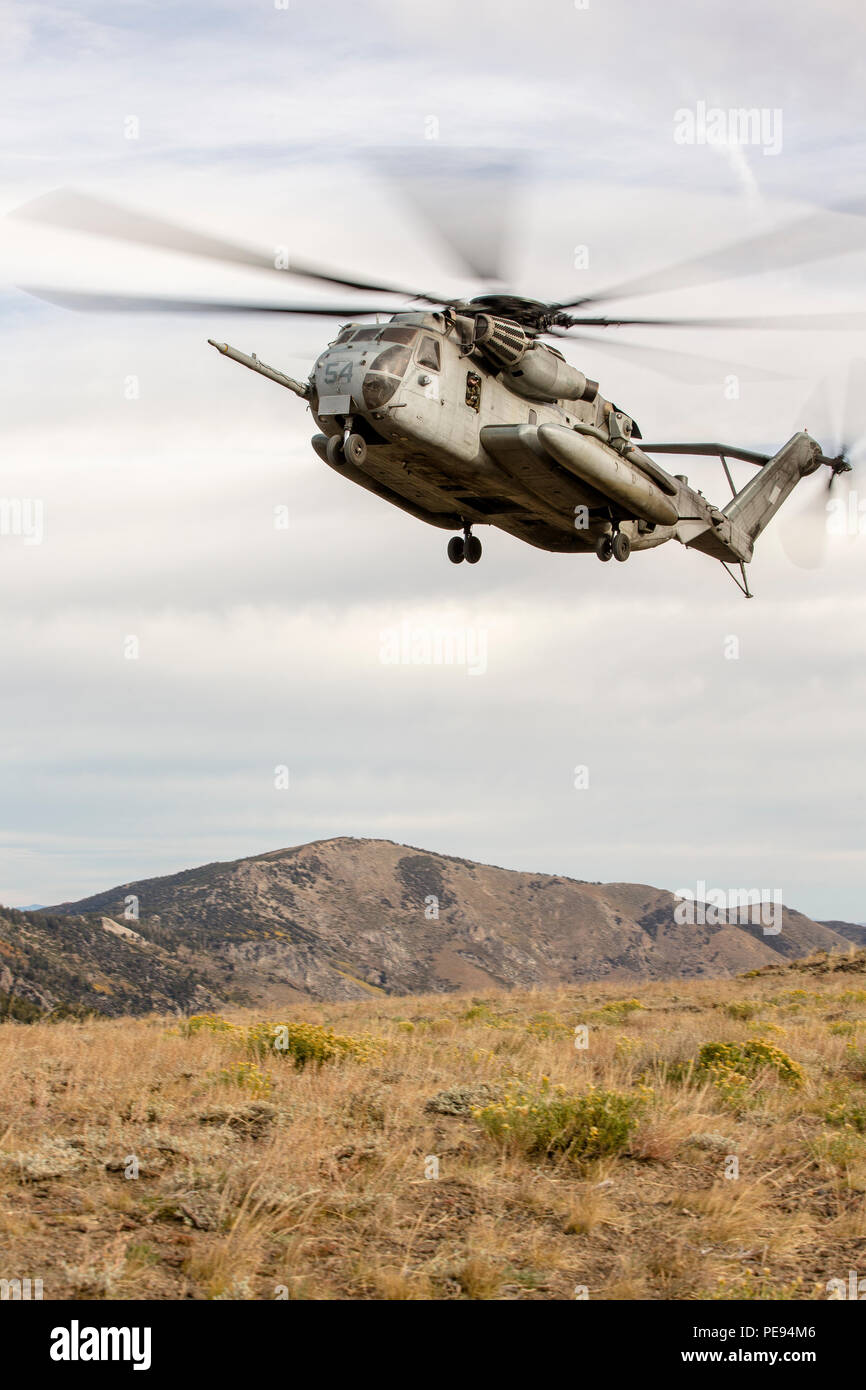 U.S. Marines with aircraft 54, CH-53E Super Stallion, Marine Heavy ...