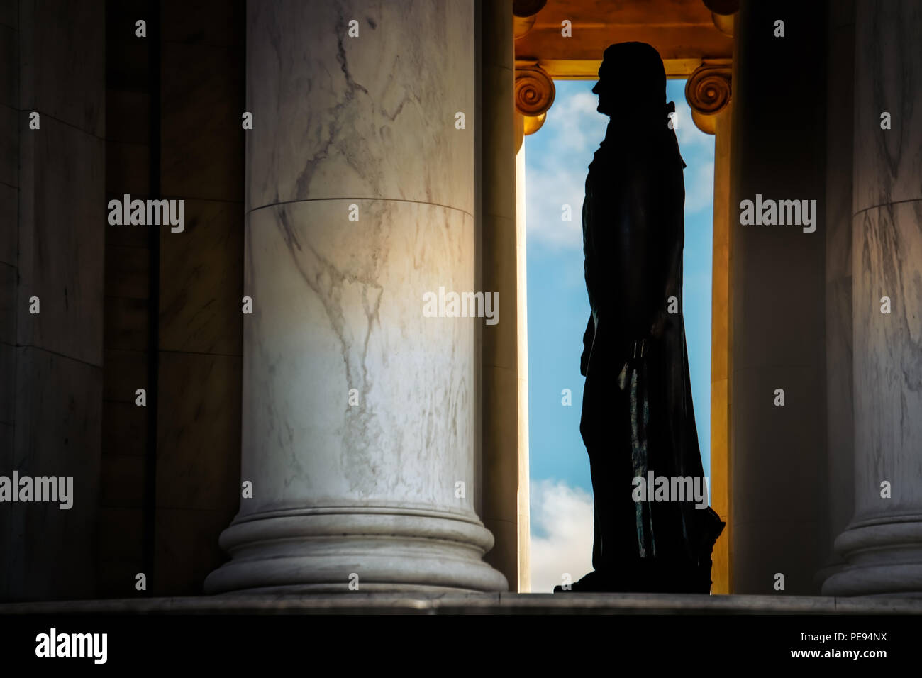 Shadow of washington monument hi-res stock photography and images - Alamy