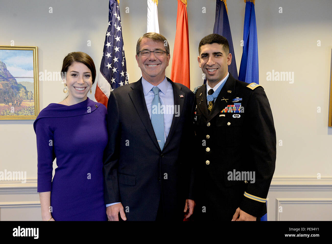Secretary of Defense Ash Carter takes a photo with retired Army Capt ...