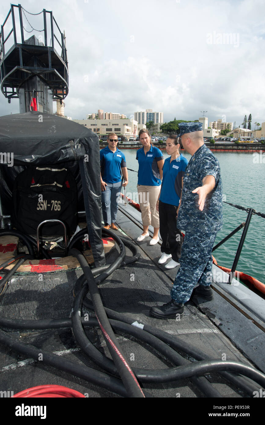 PEARL HARBOR (Nov. 10, 2015) Members of FOCUS Project Hawaii receive a ...