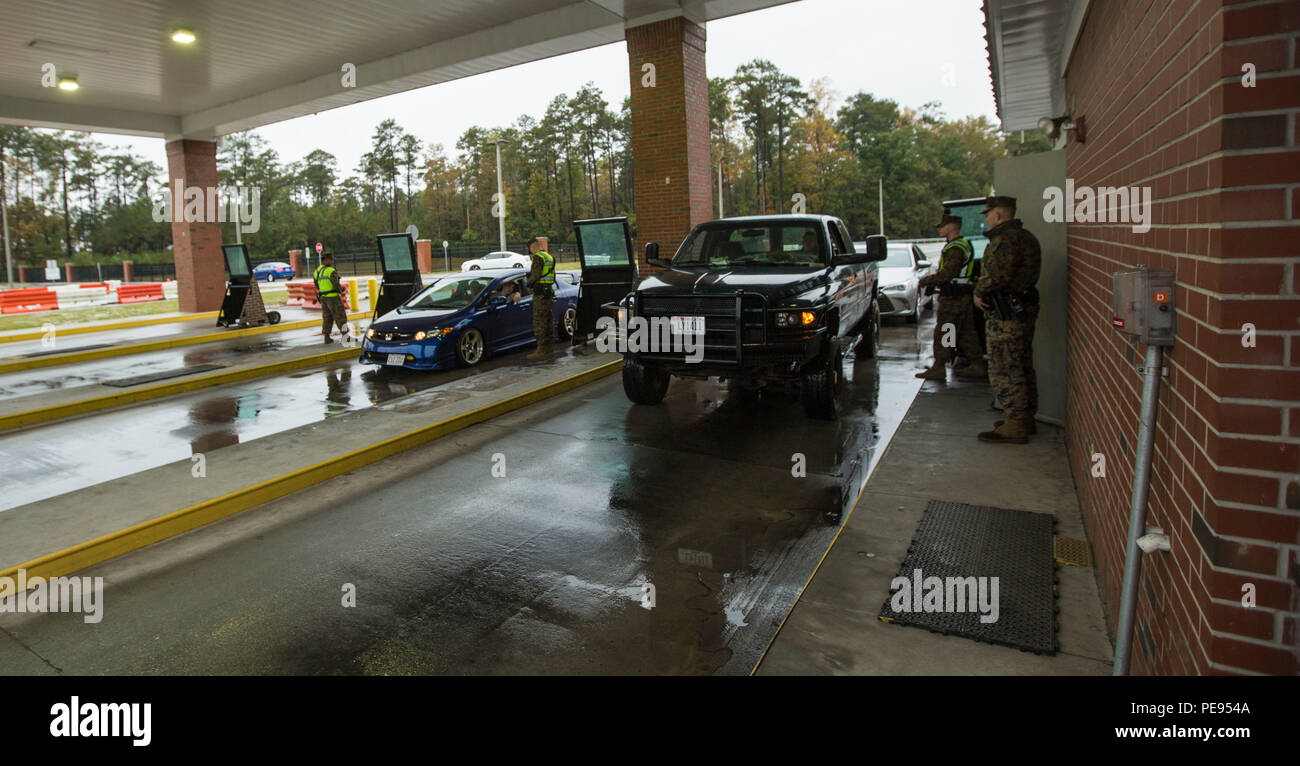 Main gate u s military base hi-res stock photography and images - Alamy