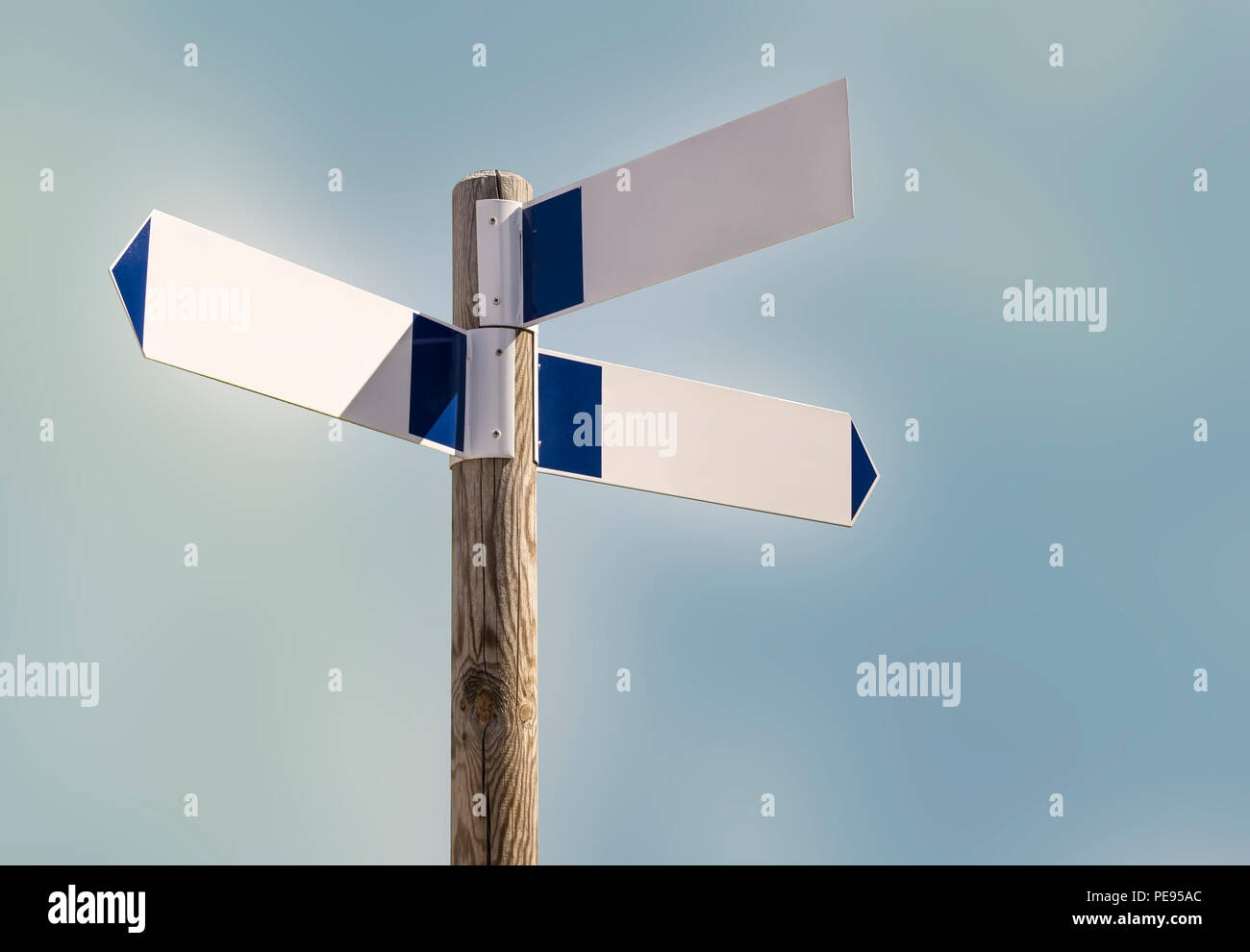 indicador de camino / road marker Stock Photo - Alamy