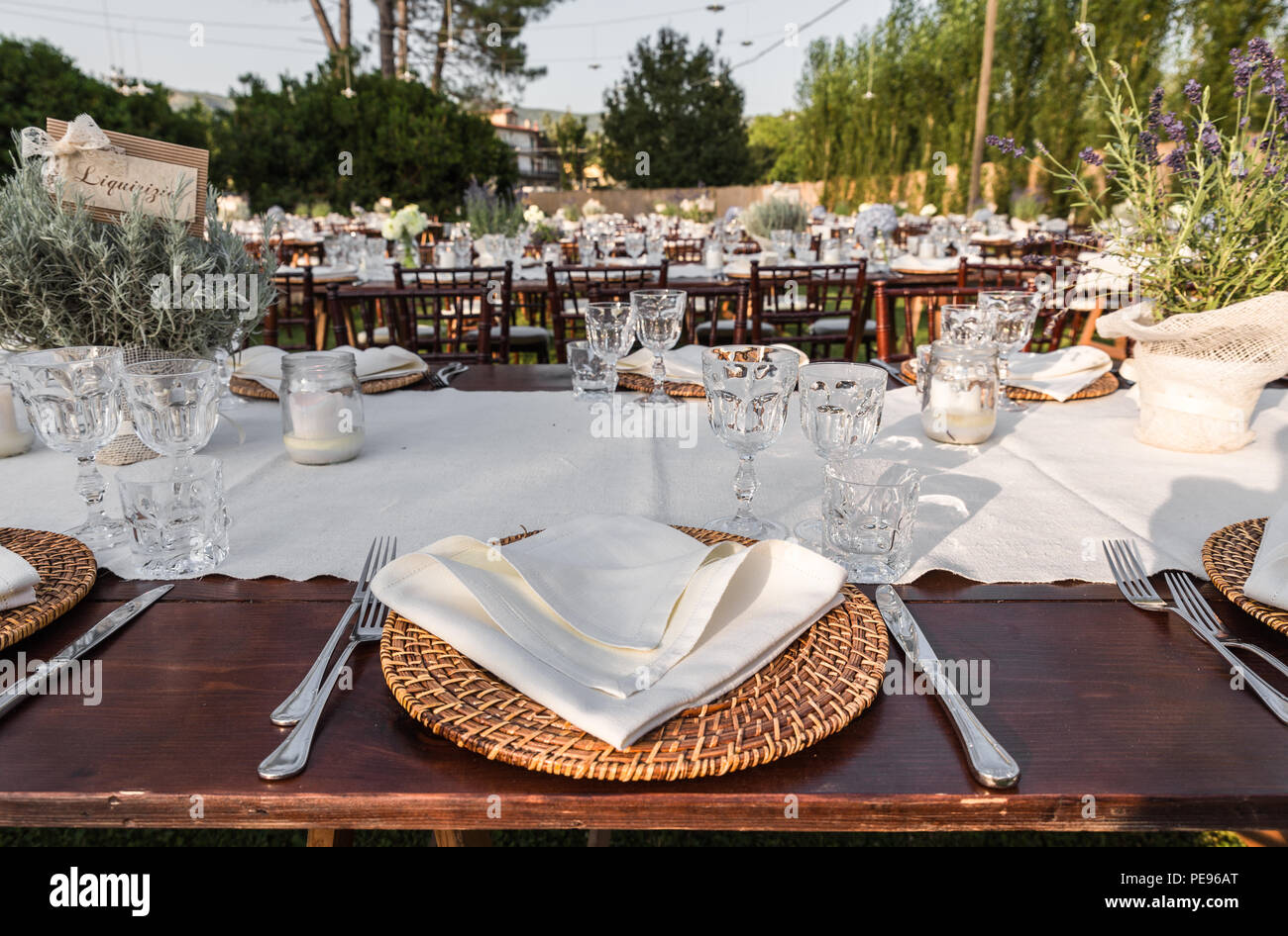 Gala dinner tables hi-res stock photography and images - Alamy