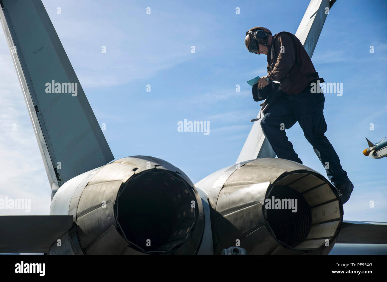 151116-N-EH855-104 ATLANTIC OCEAN (Nov. 16, 2015) Aviation Structural ...