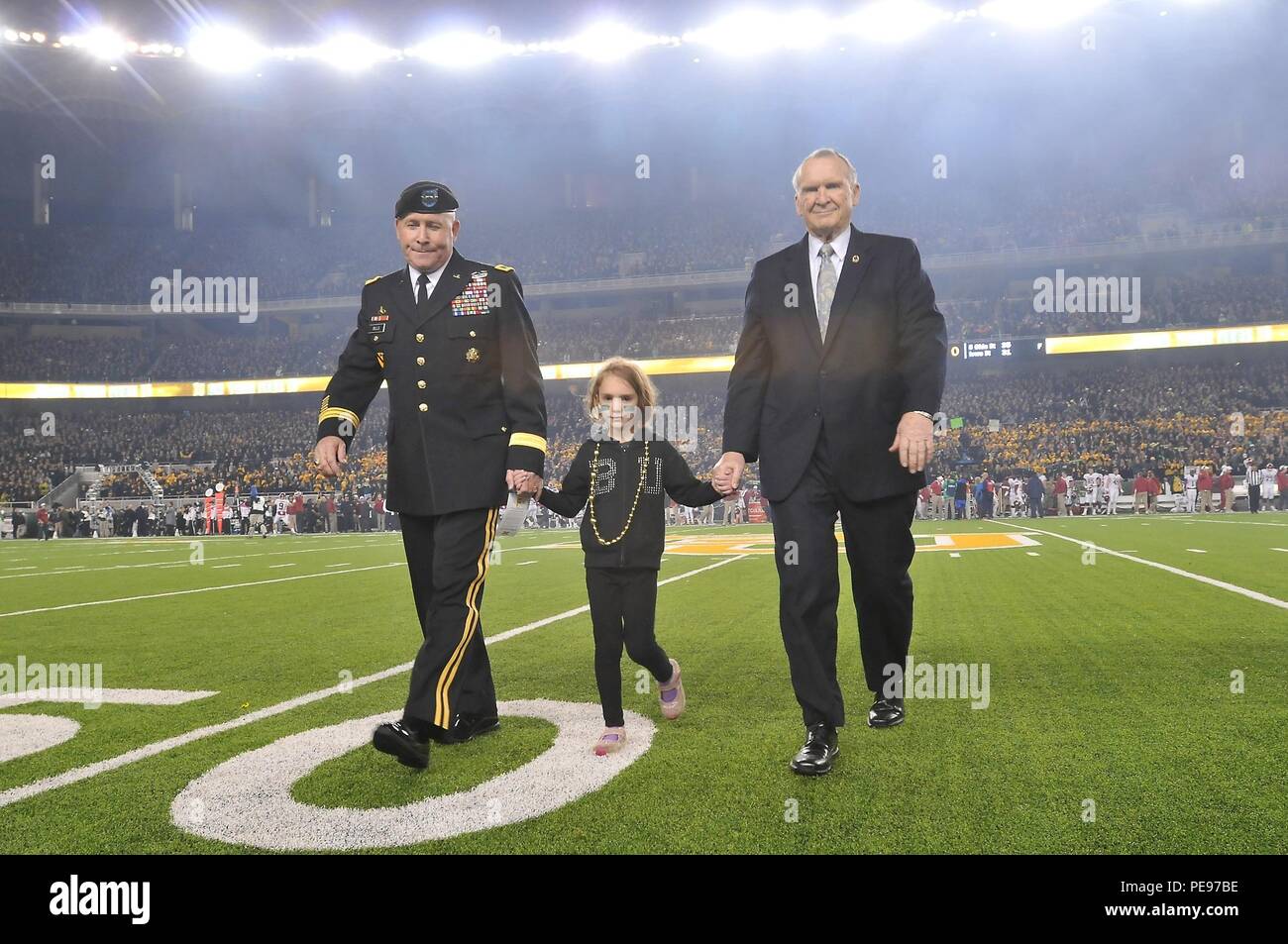 Maj. Gen. Michael Bills (left), 1st Cavalry Division’s commanding ...