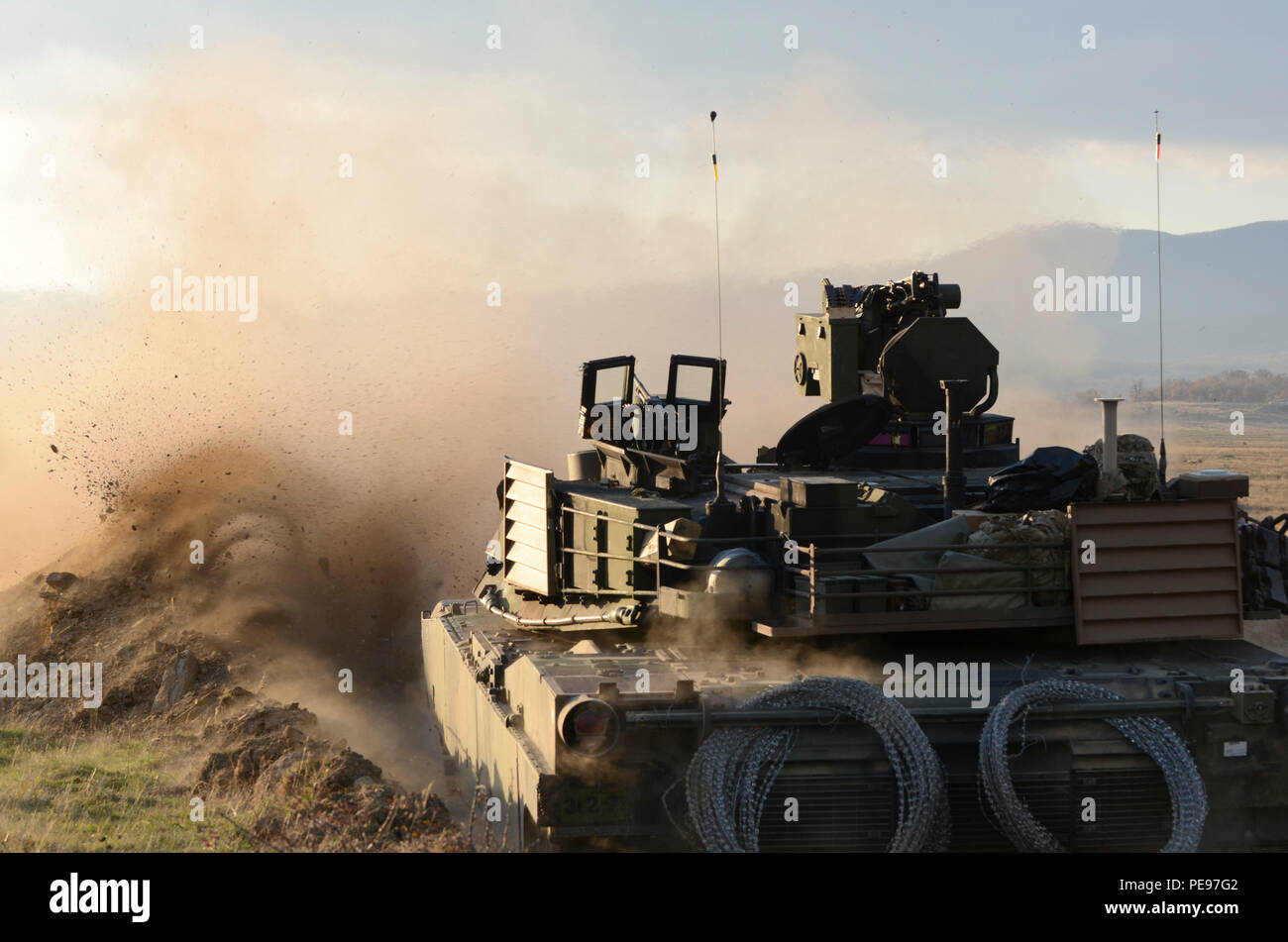 120mm tank round hi-res stock photography and images - Alamy