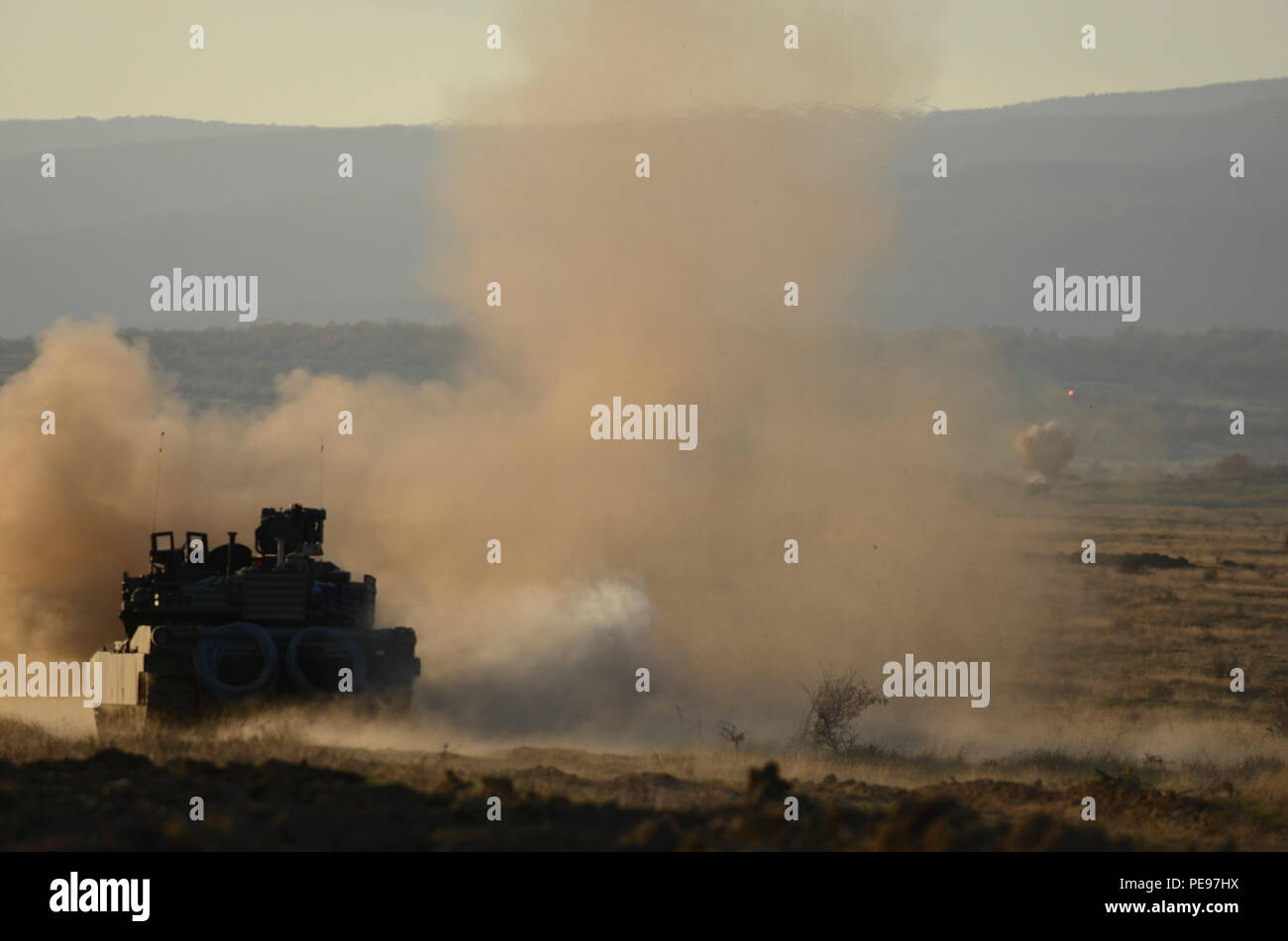 120mm tank round hi-res stock photography and images - Alamy