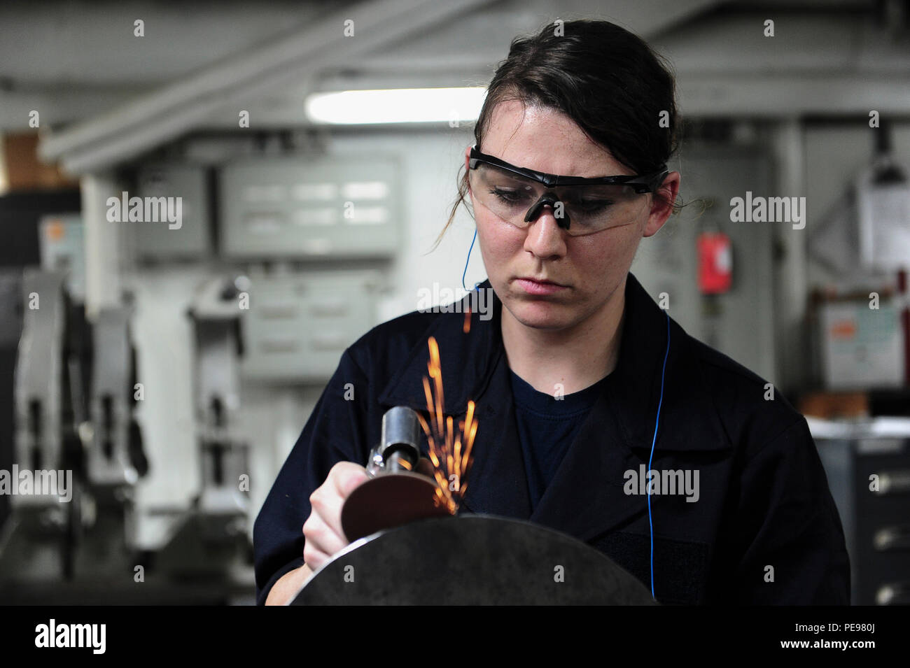 Clam shell doors hi-res stock photography and images - Alamy