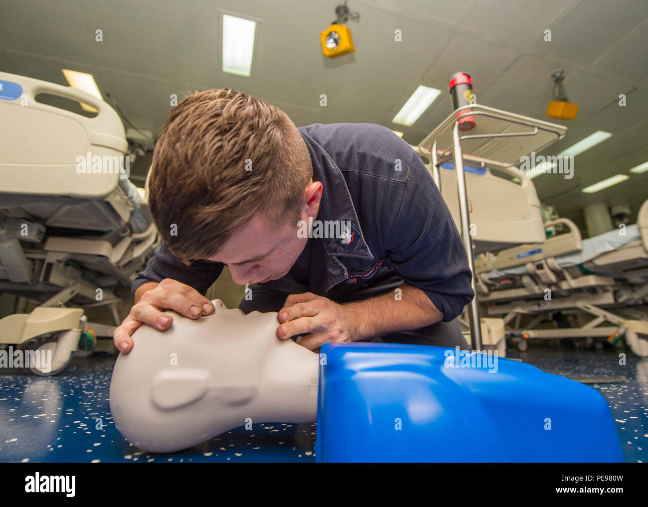 PACIFIC OCEAN (Nov. 12, 2015) Aviation Support Equipment Technician 3rd ...