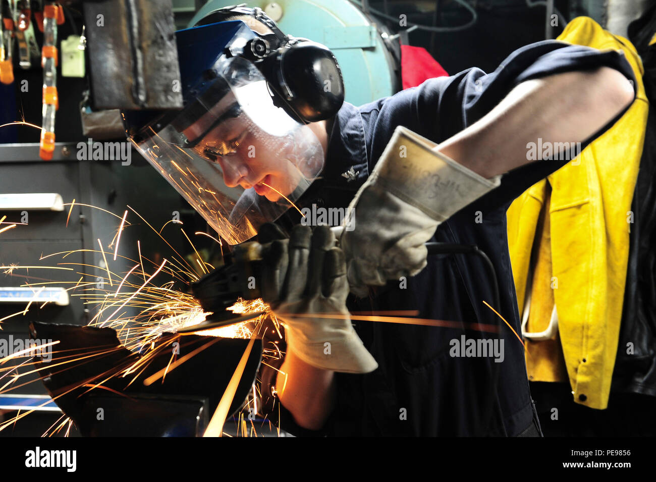 Clam shell doors hi-res stock photography and images - Alamy