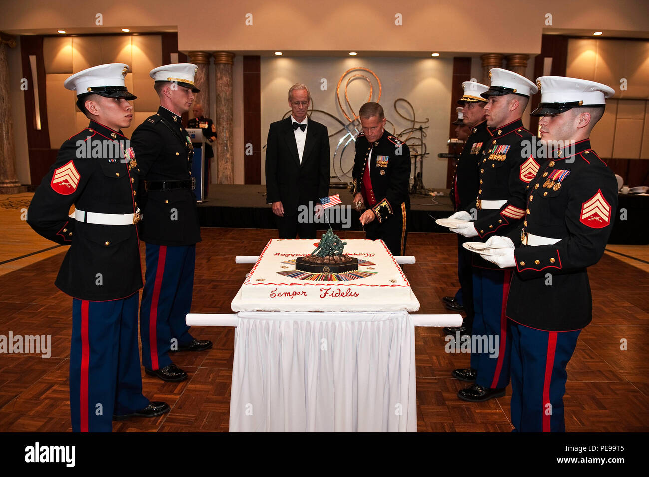 Maj Gen Carl E Mundy Iii High Resolution Stock Photography and Images ...