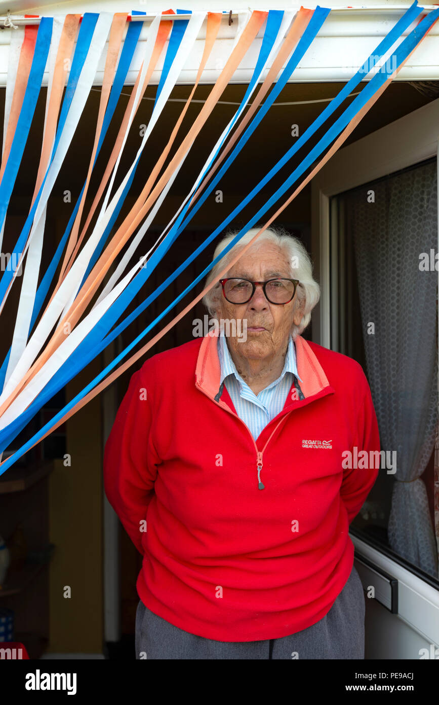 Partially sighted woman suffering from age-related macular degeneration ...