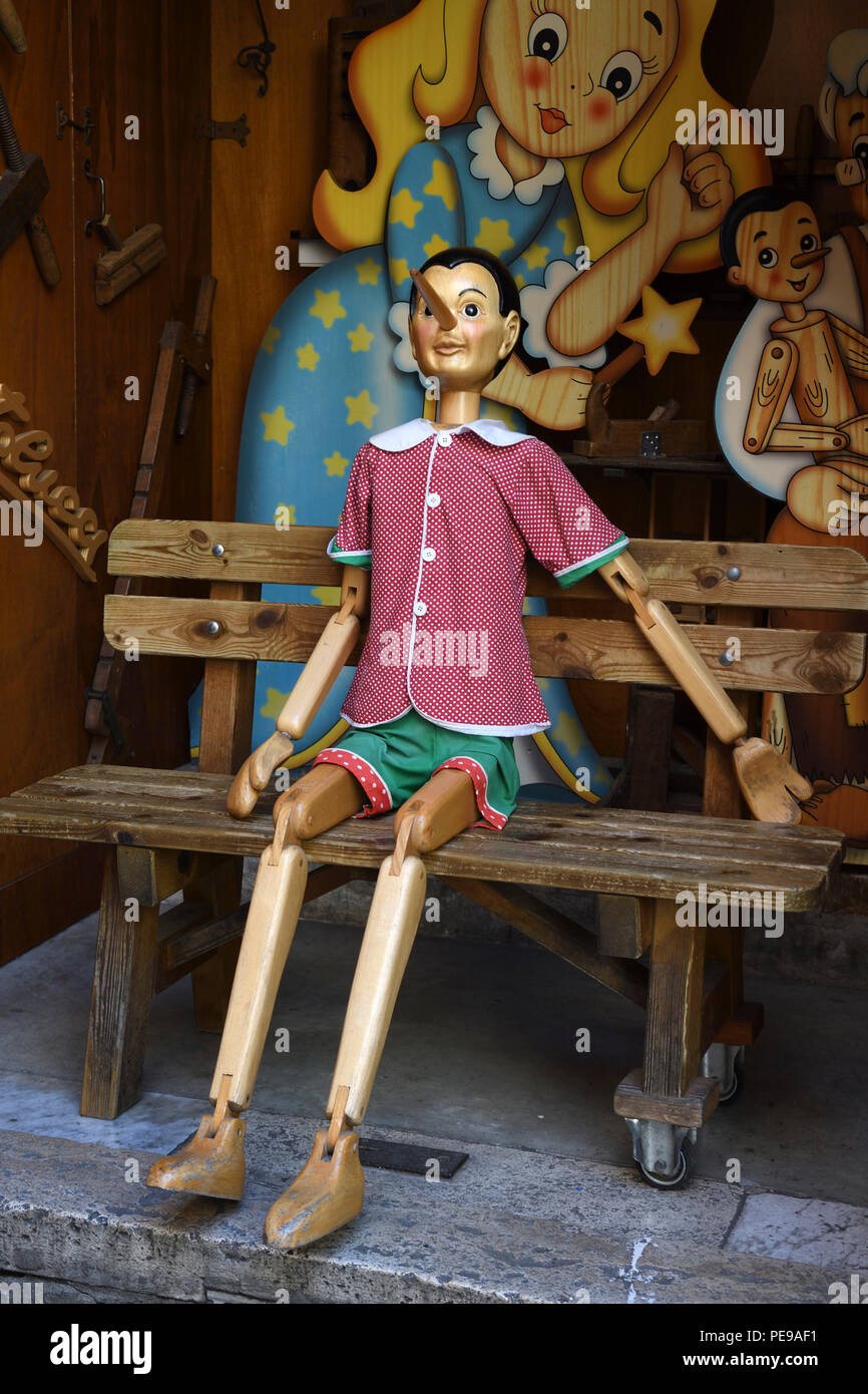 pinocchio;wooden puppet;outside toy shop;rome;italy Stock Photo - Alamy