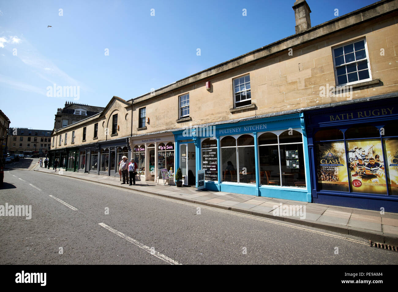 Pulteney bridge shops bath hi-res stock photography and images - Alamy