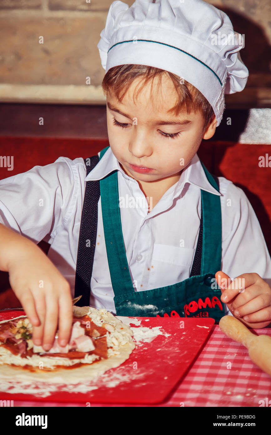 Master class in cooking pizza for the kids - ST PETERSBURG, RUSSIA ...