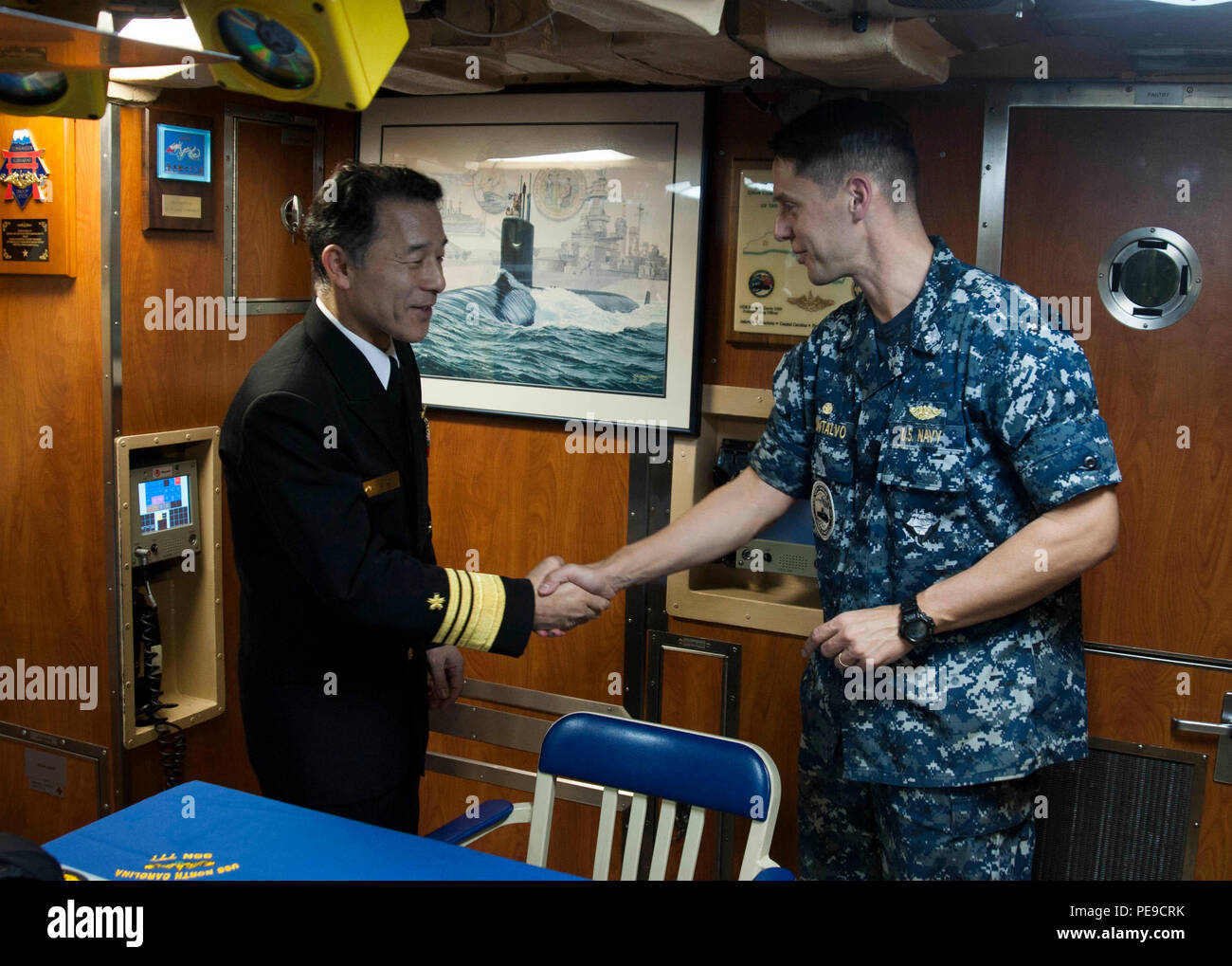 151106-N-ED185-076 FLEET ACTIVITIES YOKOSUKA (Nov. 6, 2015) Cmdr. Gary ...