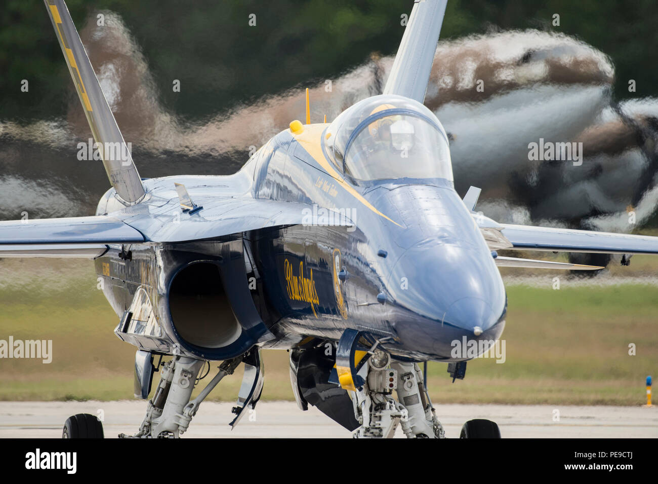 151107-N-WJ386-205 NAS PENSACOLA, Fla. (Nov. 7, 2015) U.S. Navy Flight ...