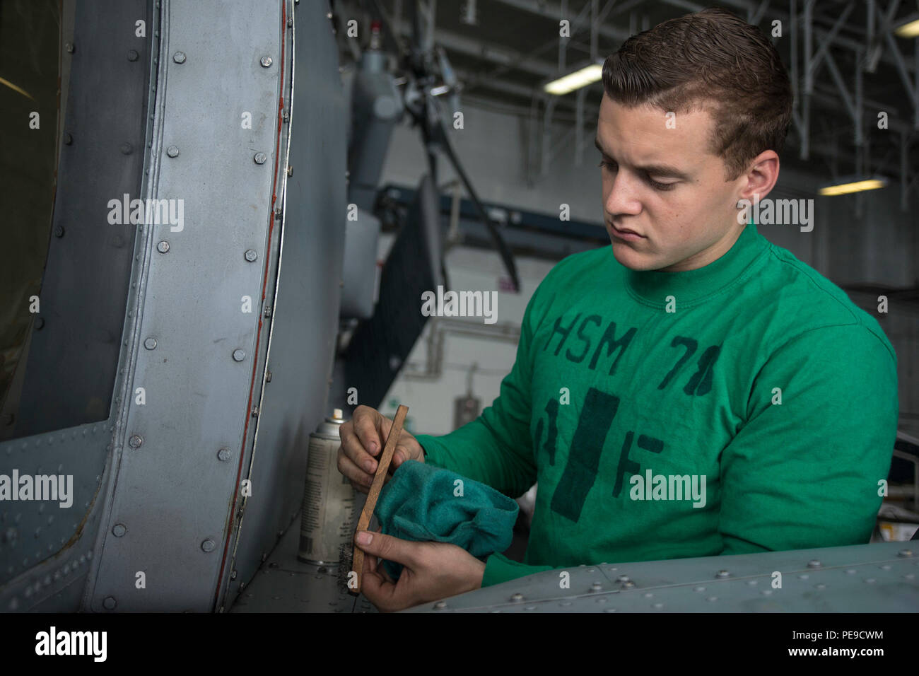 151109-N-JY875-021 ATLANTIC OCEAN (Nov. 9, 2015) Aviation Structural ...