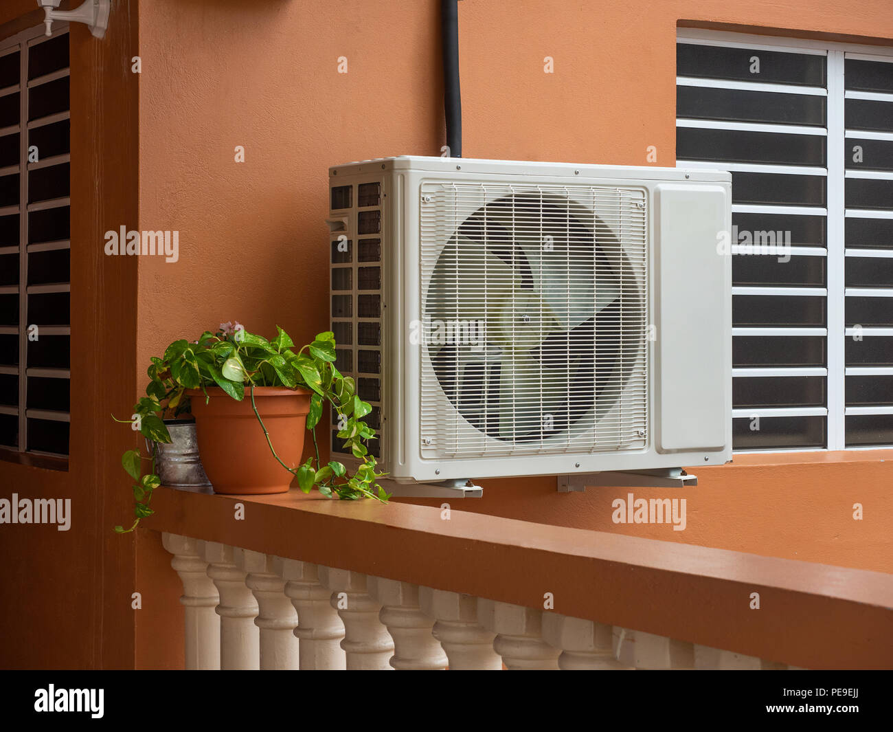 Air conditioner and heating heat pump Stock Photo - Alamy