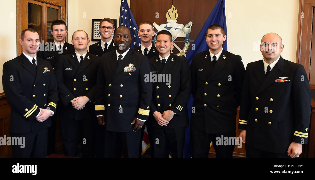 Explains how recruits go through uss trayer bst 21 hi-res stock ...