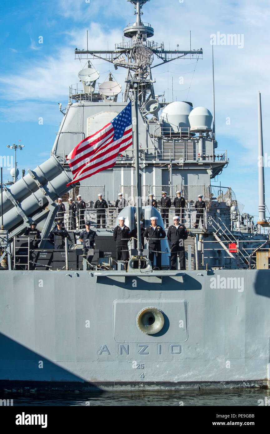 151116-N-XQ474-065 NORFOLK (Nov. 16, 2015) - The guided-missile cruiser ...
