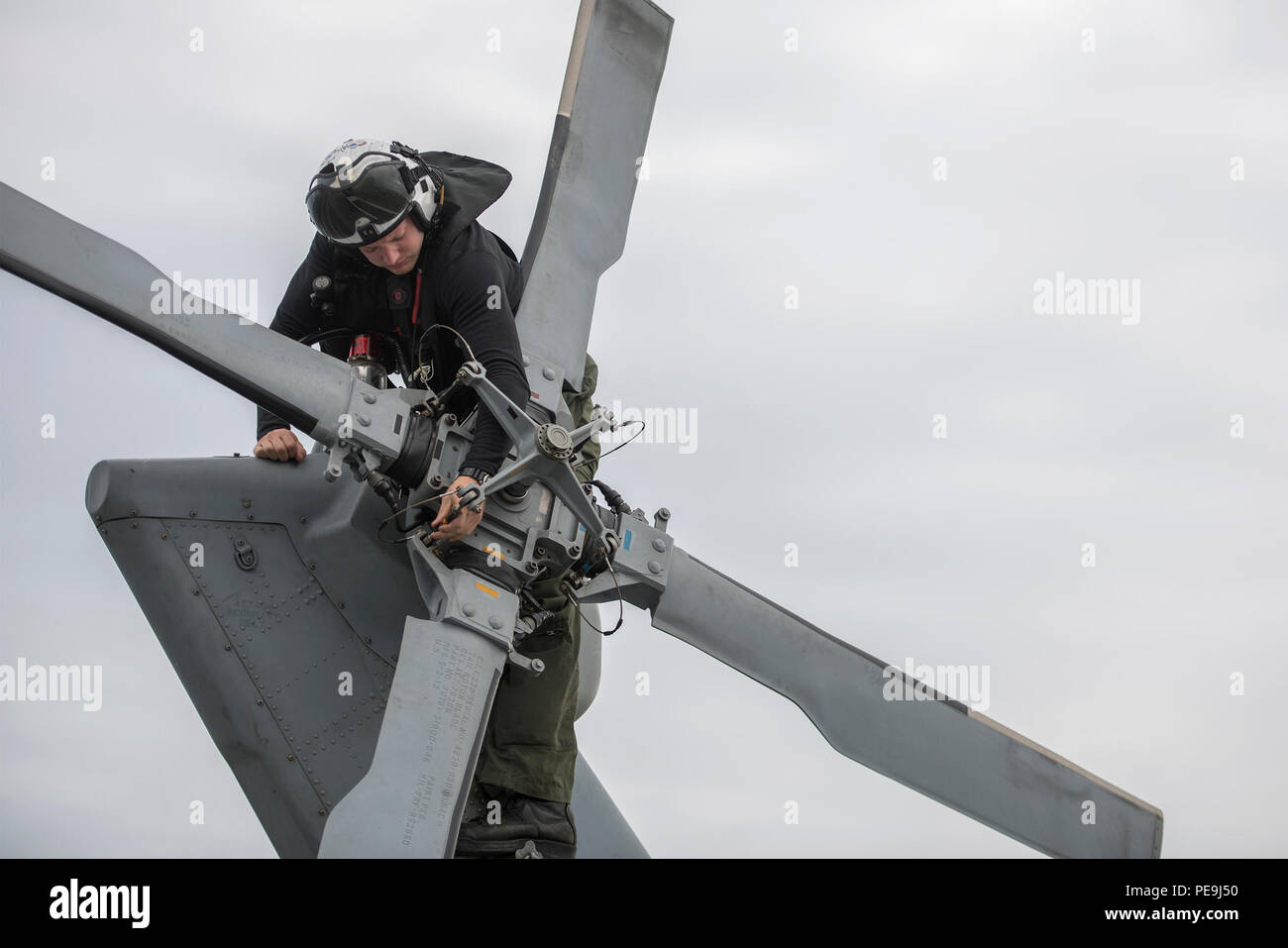 151119-N-MQ094-031 ATLANTIC OCEAN (Nov. 19, 2015) Naval Aircrewman ...