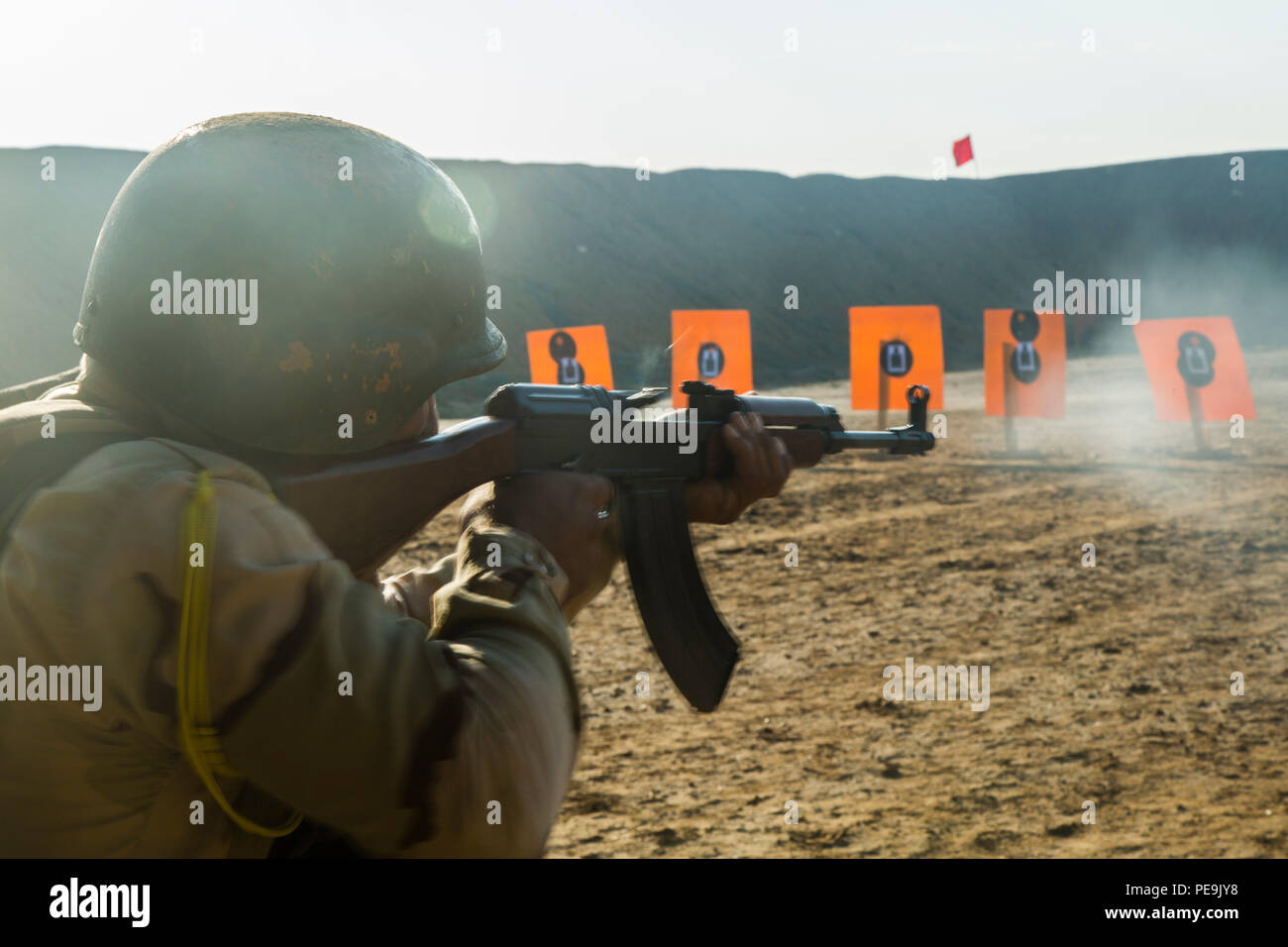An Iraqi soldier assigned to the Commando Battalion, Ninewa Operations ...