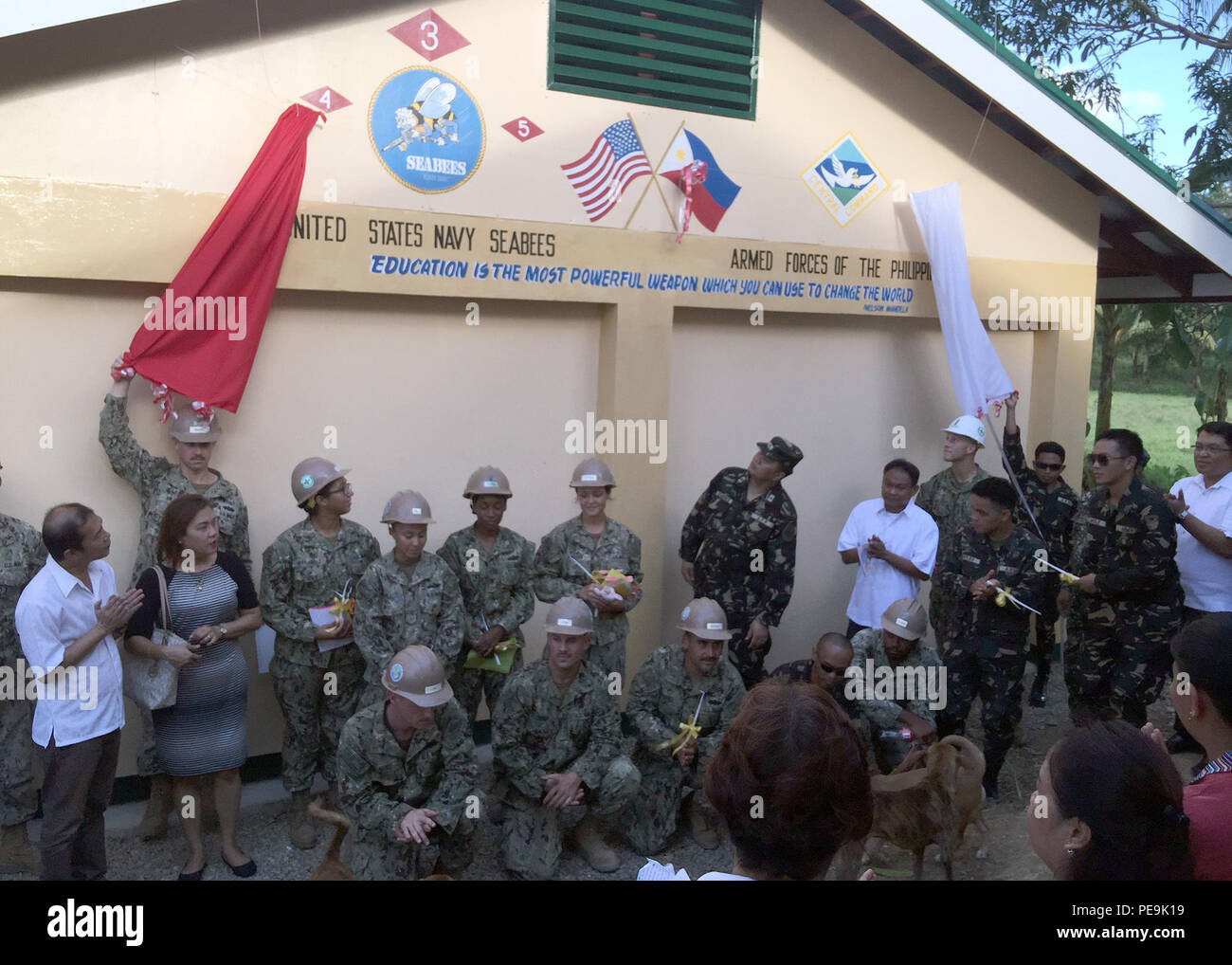 151116-N-ZZ999-505 CEBU, Philippines (Nov. 16, 2015) Seabees assigned ...