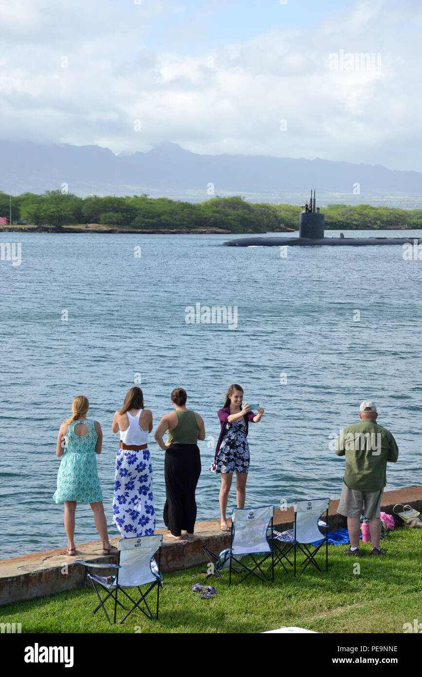Friends and family bid farewell to the crew of the Los Angeles-class ...