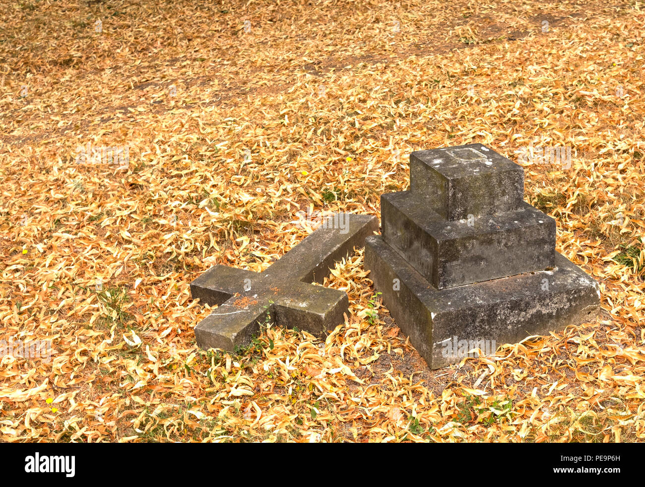 Broken gravestone cross hi-res stock photography and images - Alamy