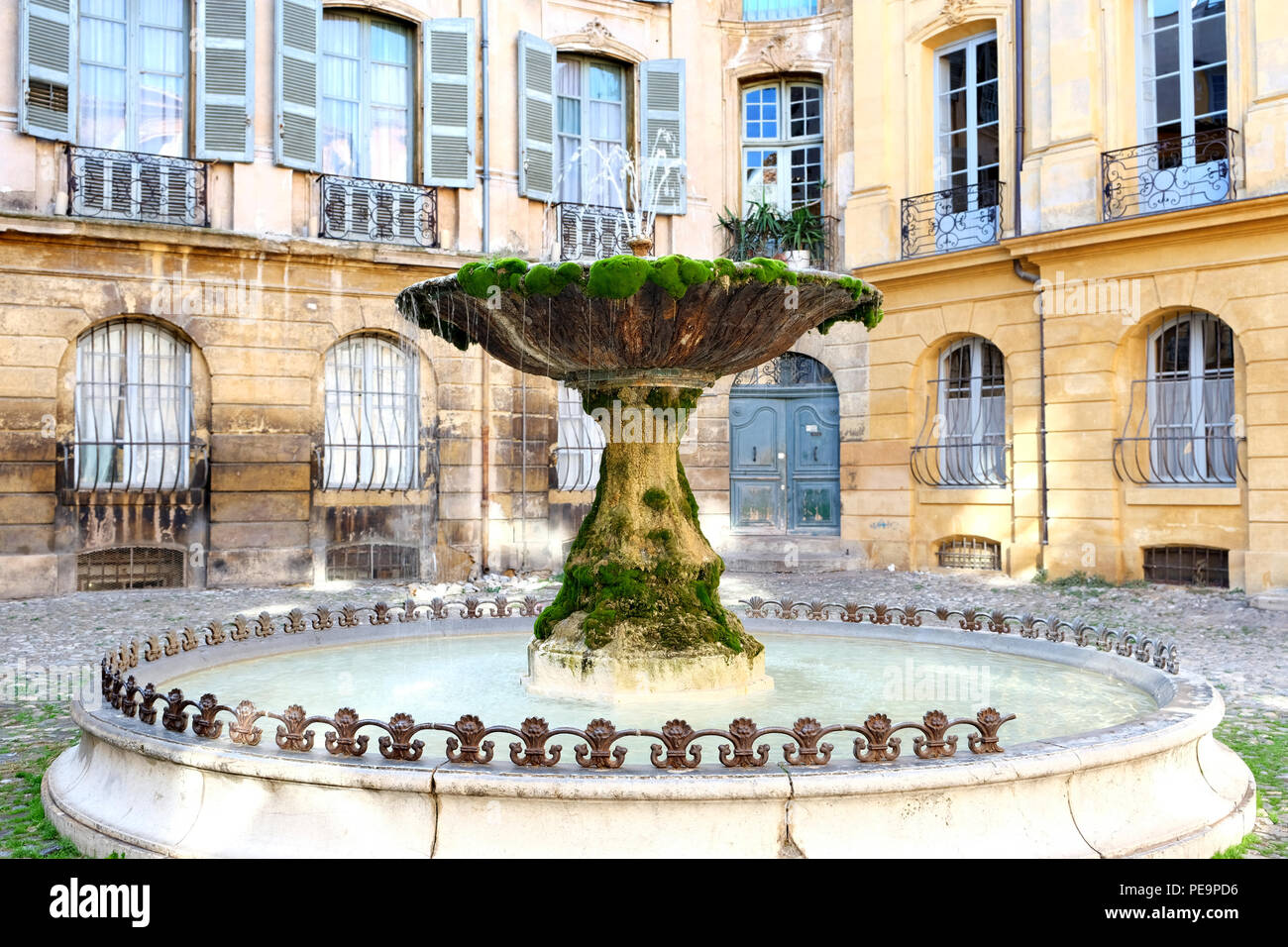 Aix moss fountain hi-res stock photography and images - Alamy