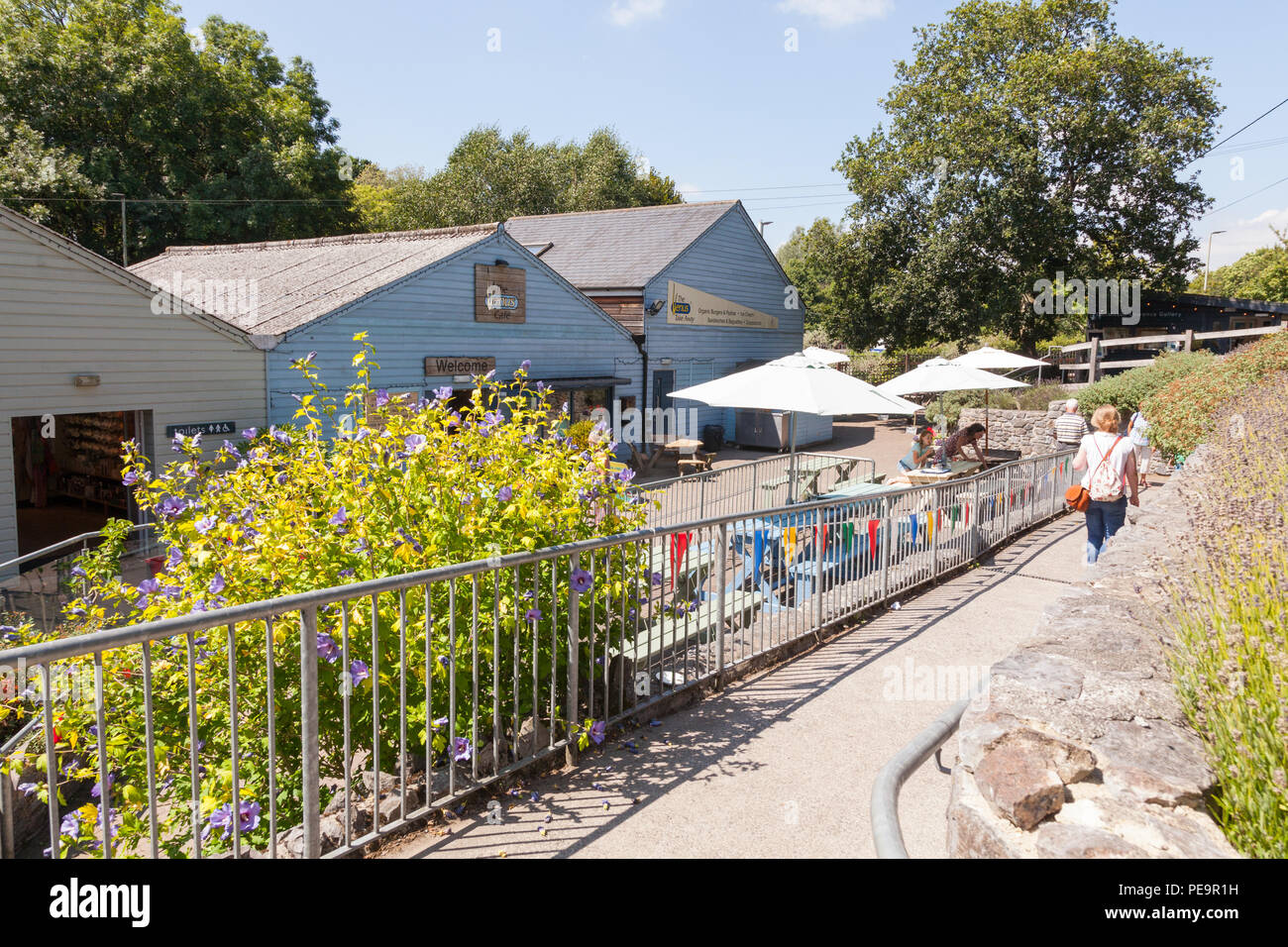 Dartington cider press hi-res stock photography and images - Alamy