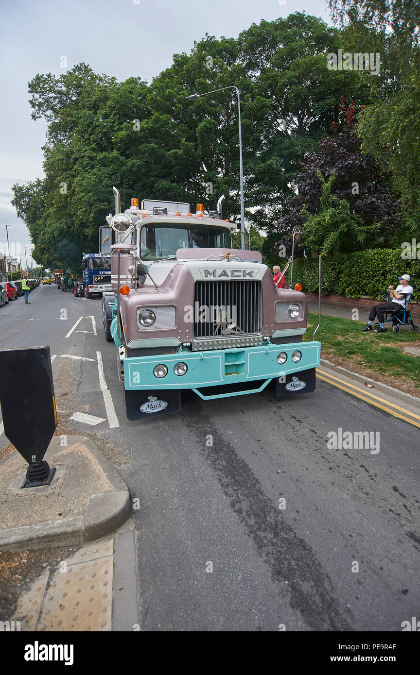 Vintage mac truck hi-res stock photography and images - Alamy