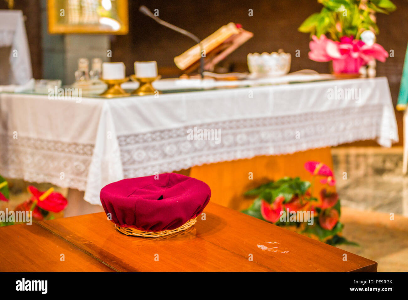 Offertory of mass hi-res stock photography and images - Alamy