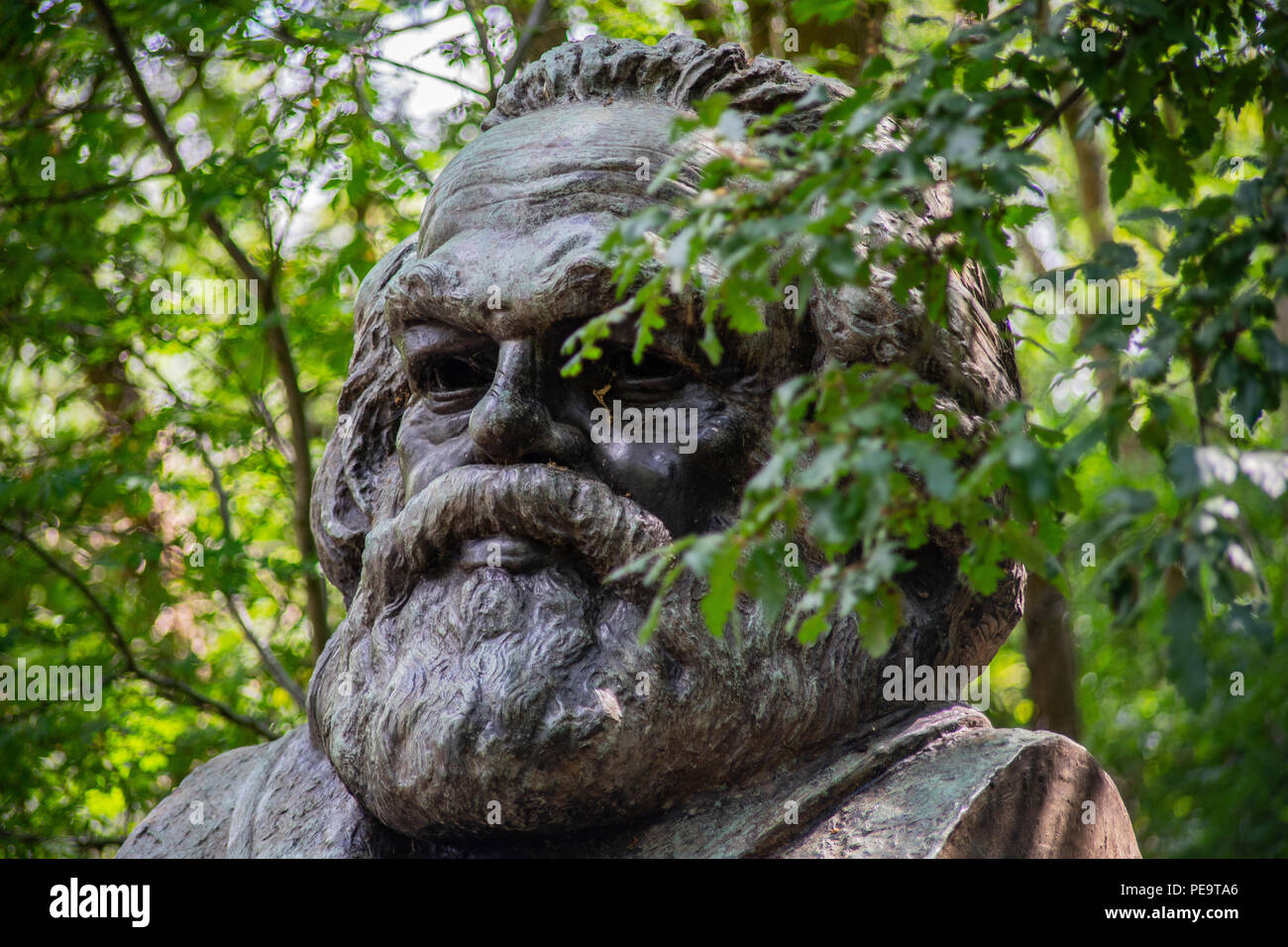 Karl marx gravestone highgate cemetery hi-res stock photography and ...