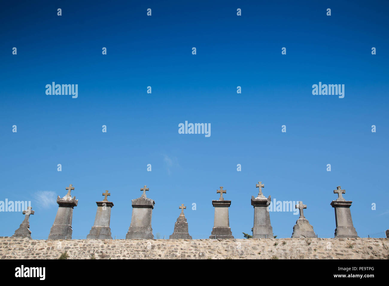 Gothic medieval wallpaper hi-res stock photography and images - Alamy