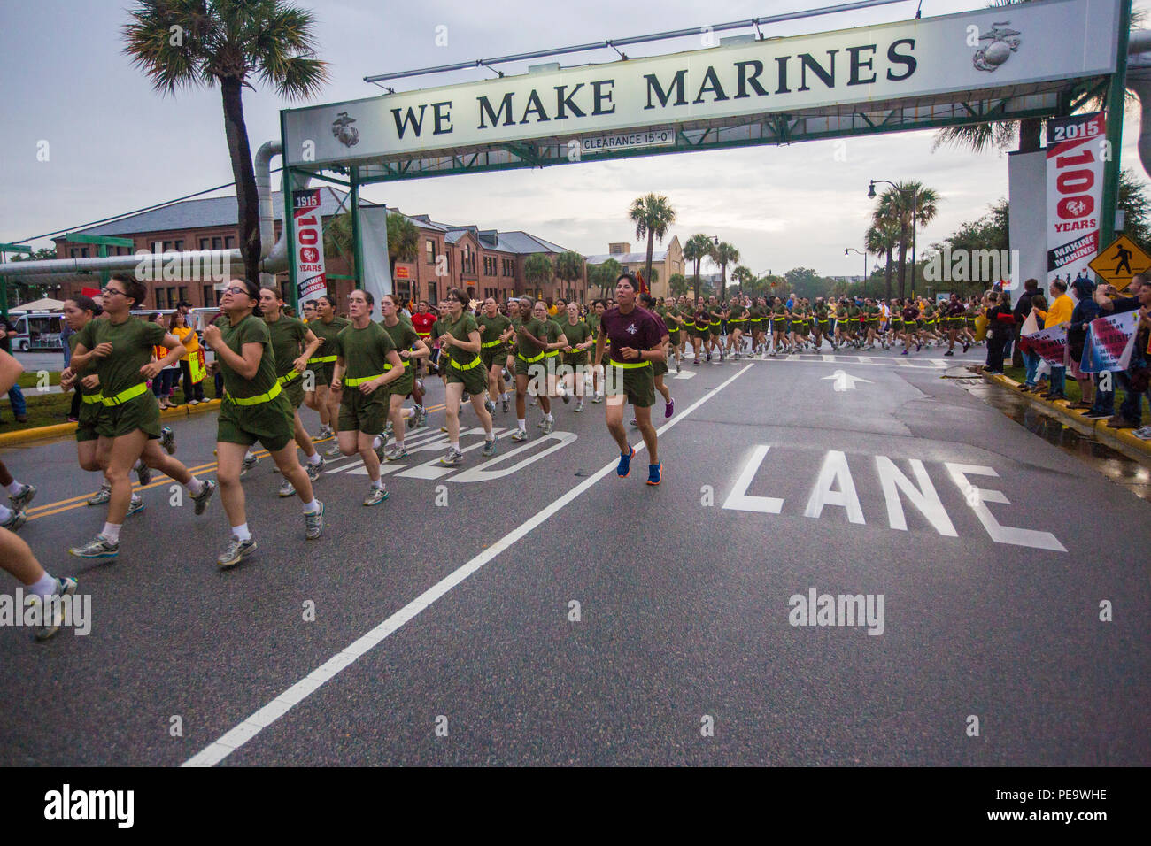 New Marines of Oscar Company, 4th Recruit Training Battalion, run under ...