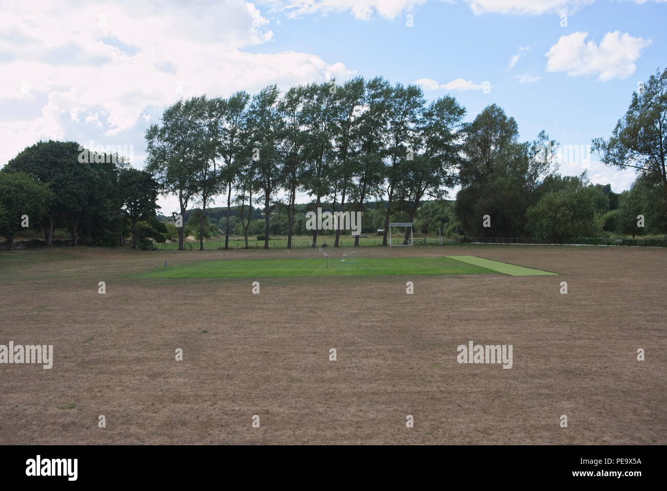 Sprinklers watering the pitch hi-res stock photography and images - Alamy