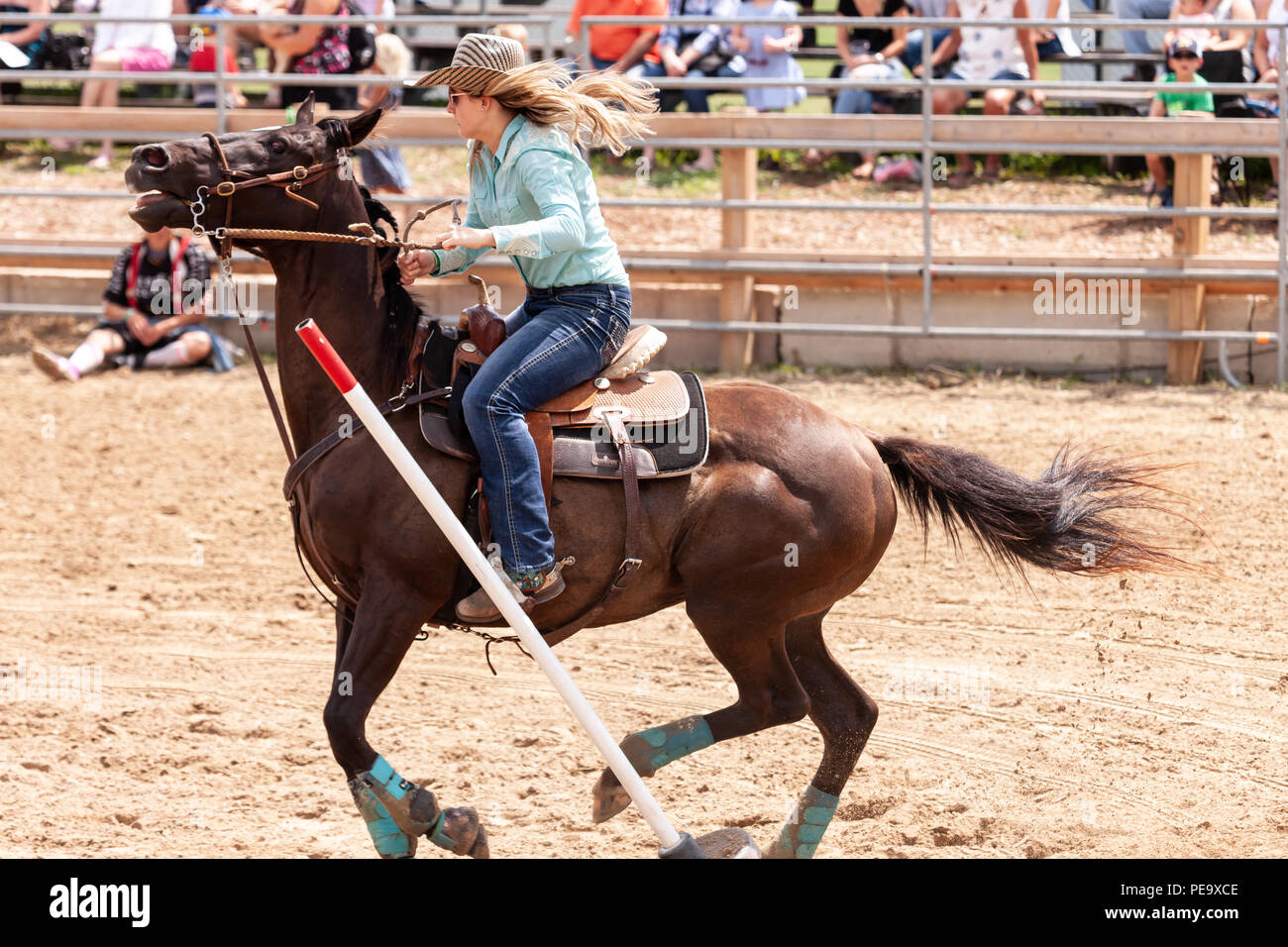 Bending spectators hi-res stock photography and images - Alamy