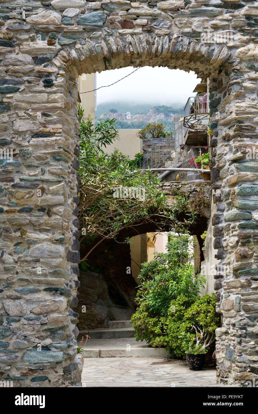 Brick archways hi-res stock photography and images - Alamy